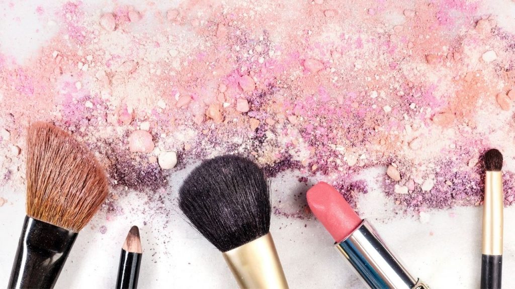 The Dangers of Wearing Makeup After Treatment - Hospiceofmcdowell